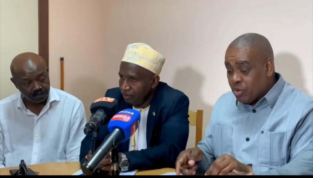 Kiki et Saïd Larifou mendient une existence à Dakar – Le Mohelien